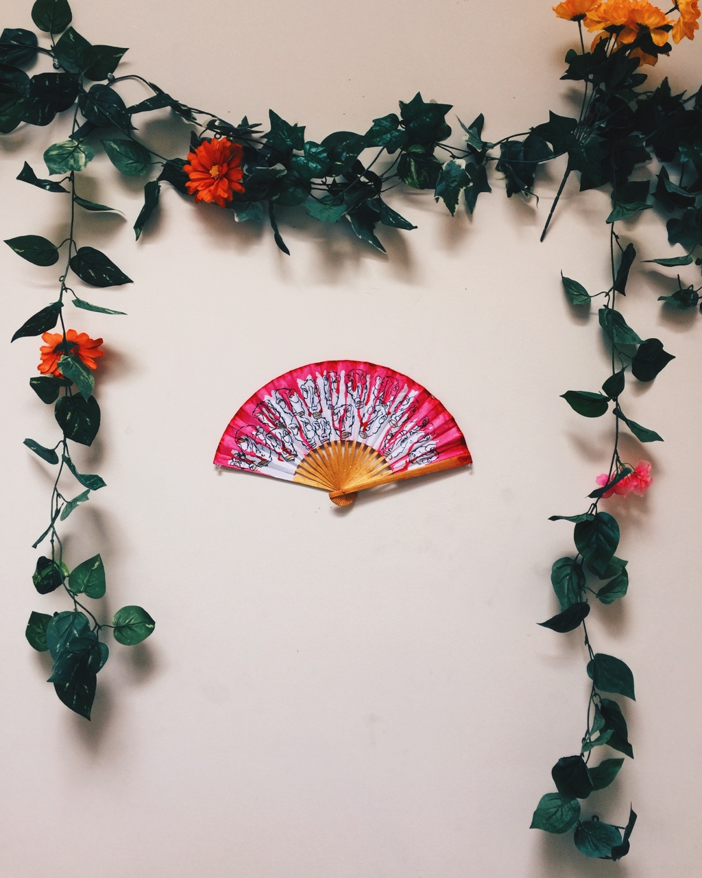 Hand Fans For Home and Wedding Decor - L' Essenziale