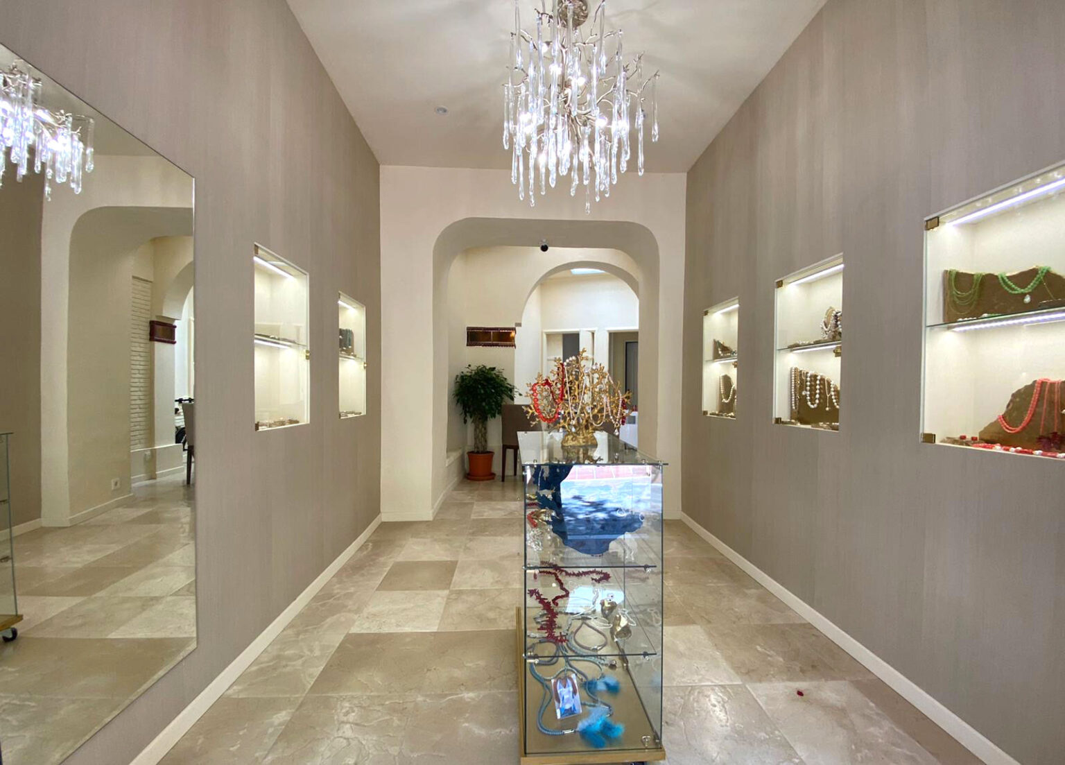 Design Of The Jewelry Shop In the Heart of Marbella | L'Essenziale