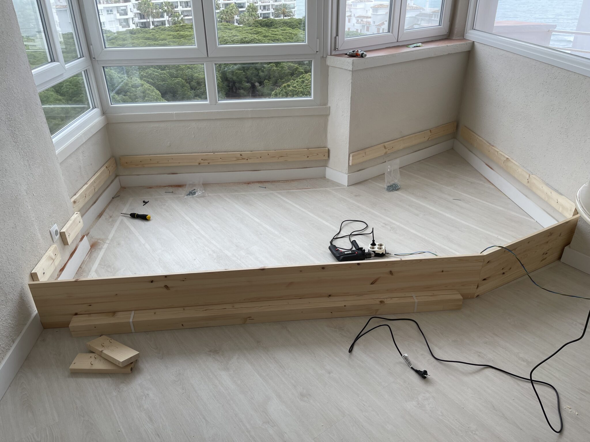 How To Build a Custom Size Podium Bed | L'Essenziale