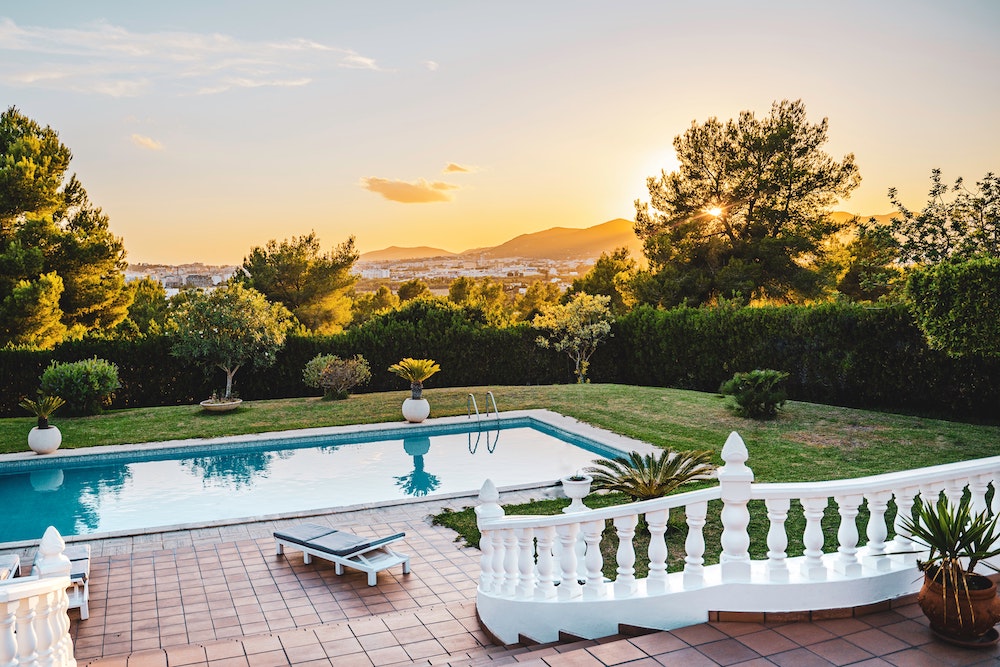 9 Ideas For Creating Amazing Pool Space | L'Essenziale